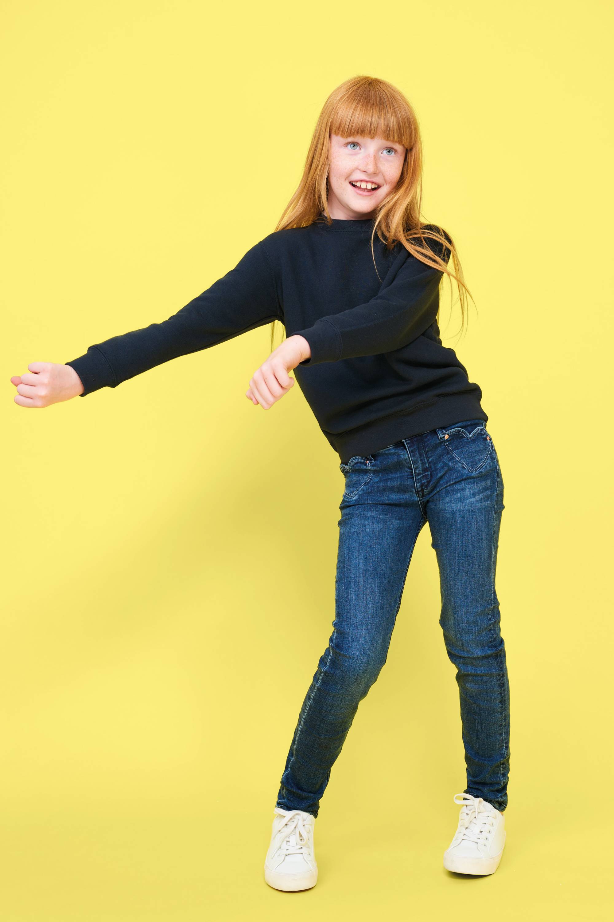 NEW SUPREME KIDS - Wholesale and retail of corporate clothing.